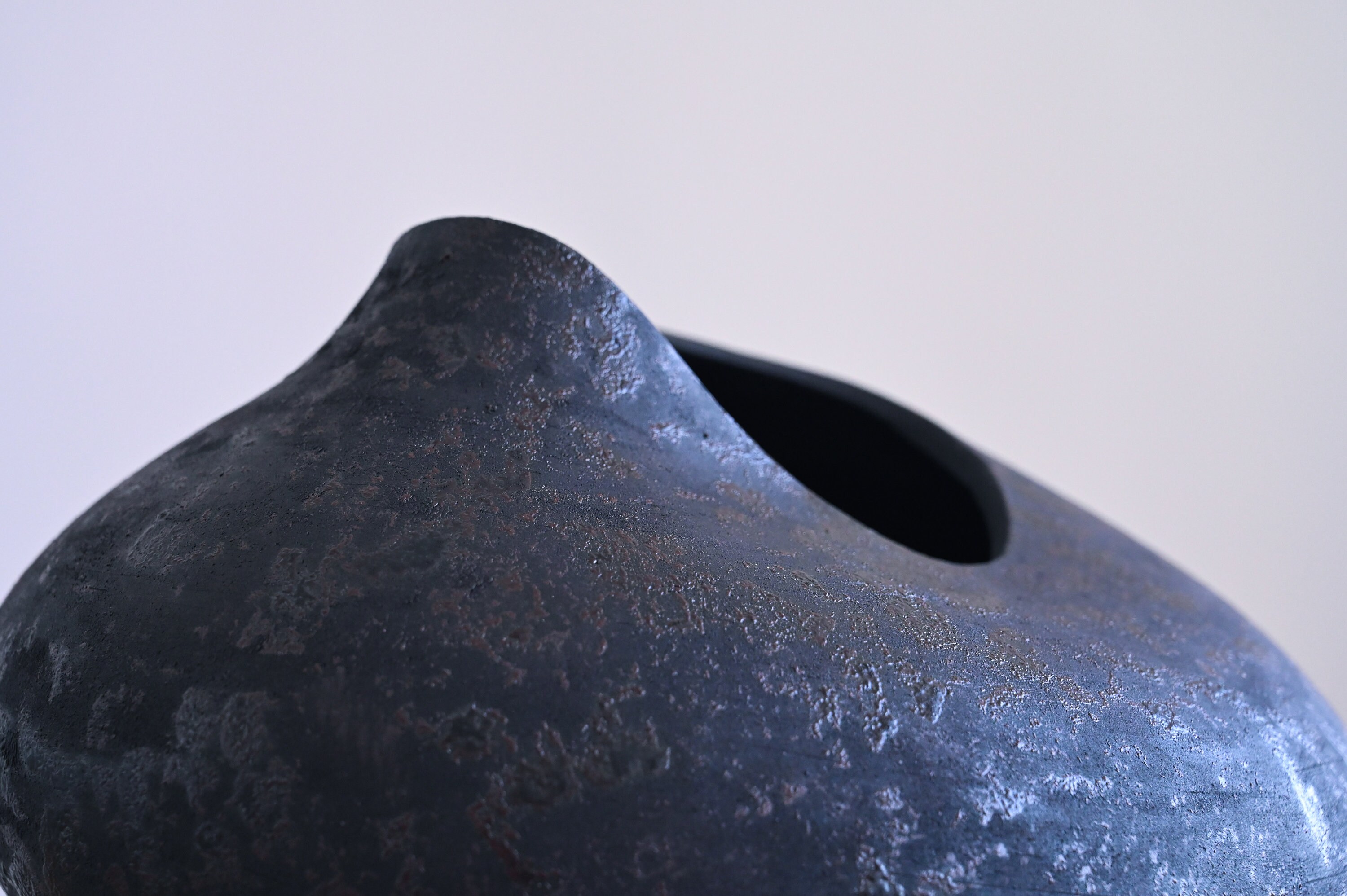 Black Rusty Ceramic Vase Minimalist Modern Decor Handmade Ceramic Vase ...