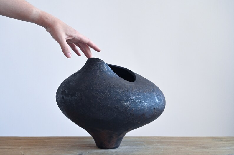 Black Rusty Ceramic Vase Minimalist Modern Decor Handmade Ceramic Vase ...
