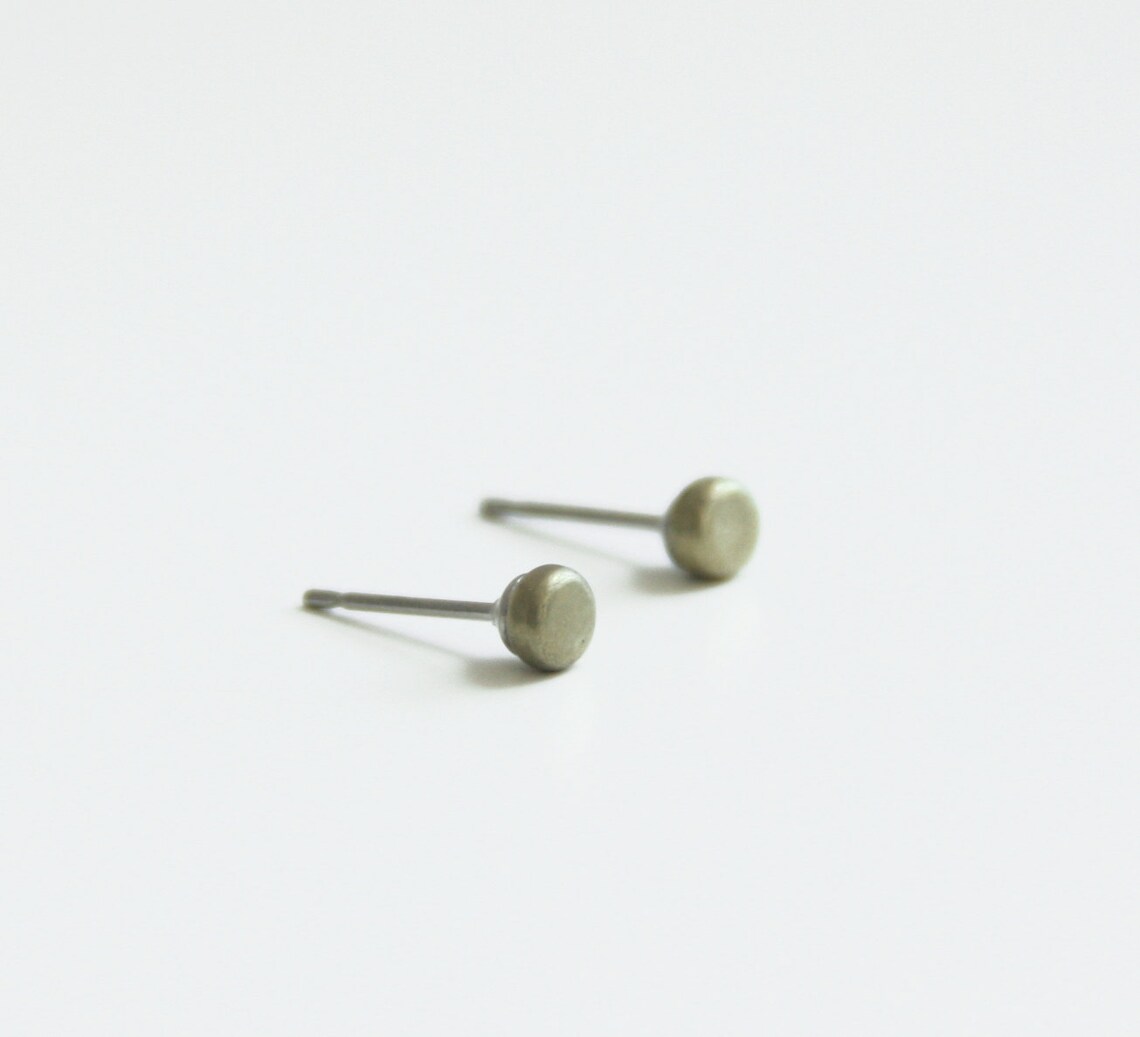 Choose Your Color. 3.5mm Super Tiny Disc Geometric Metal Stud - Etsy