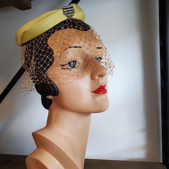1940s Veiled Crown with Rhinestone Center Detail Yell… - Gem