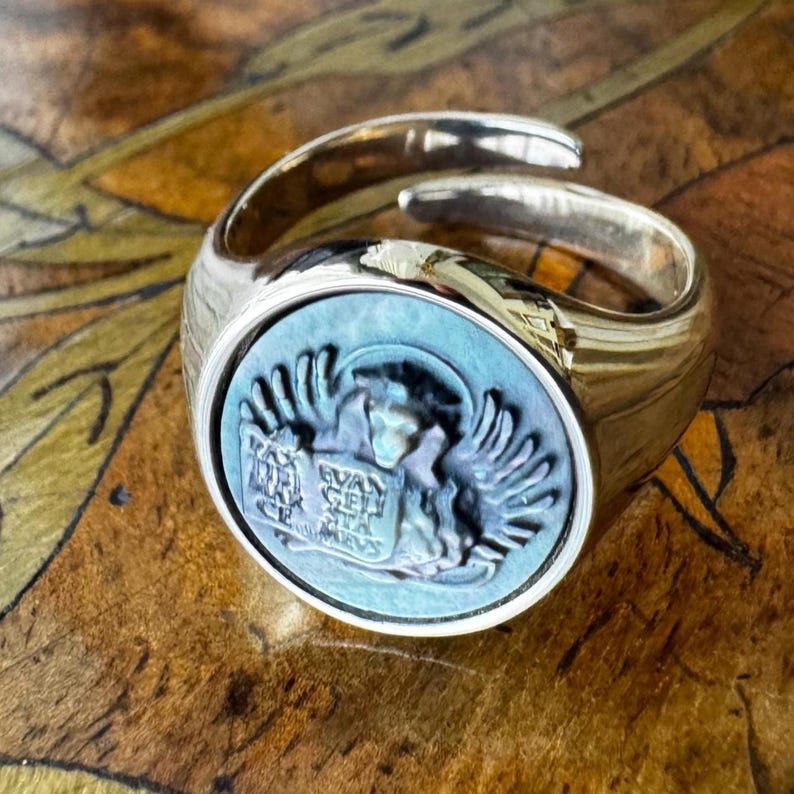 Adjustable Signet Ring With Lion of Venice Engraved on Mother of Pearl ...