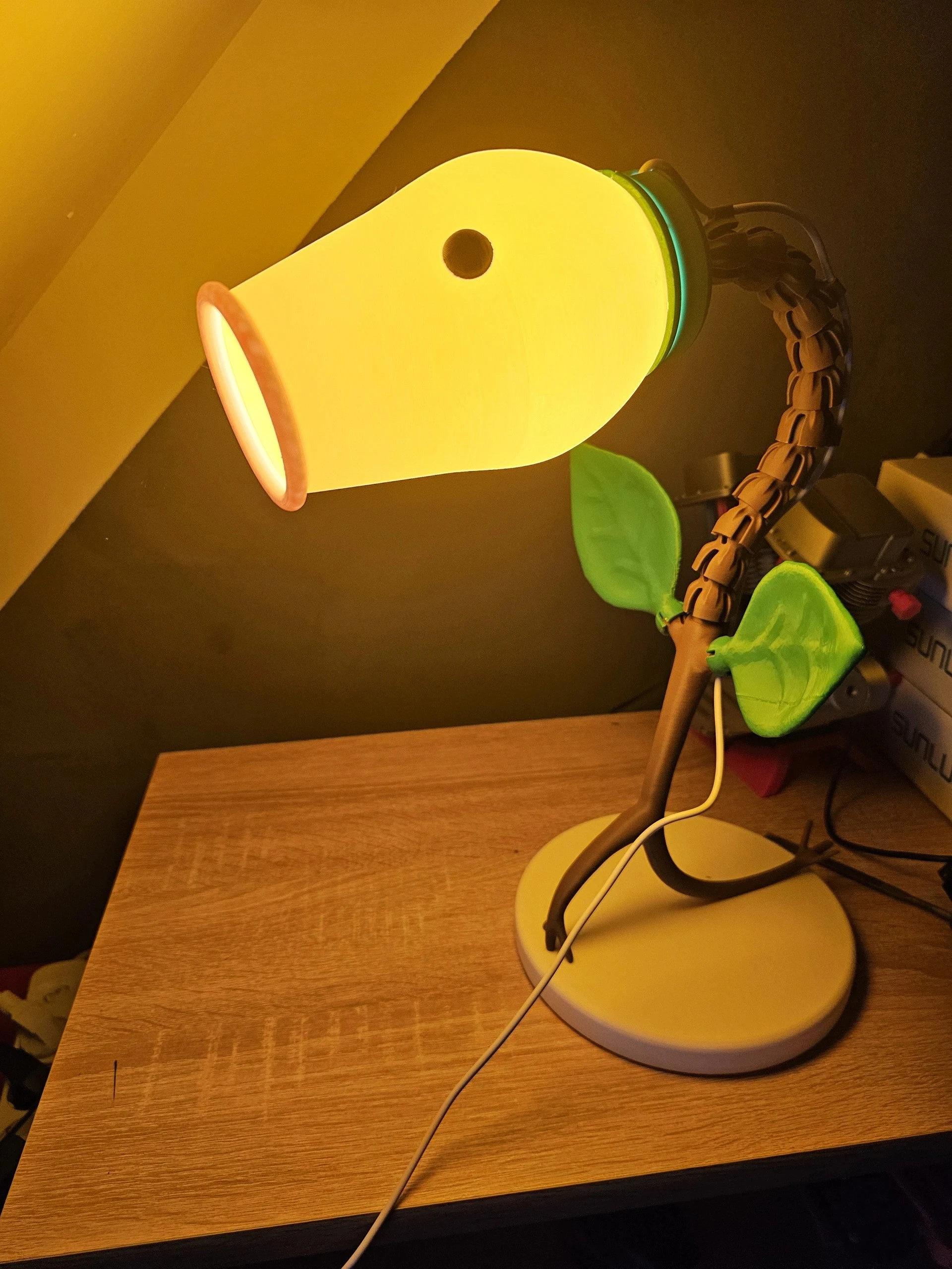 Articulated Plant LED Desk Lamp – 3D Printed Geek Table Light ...