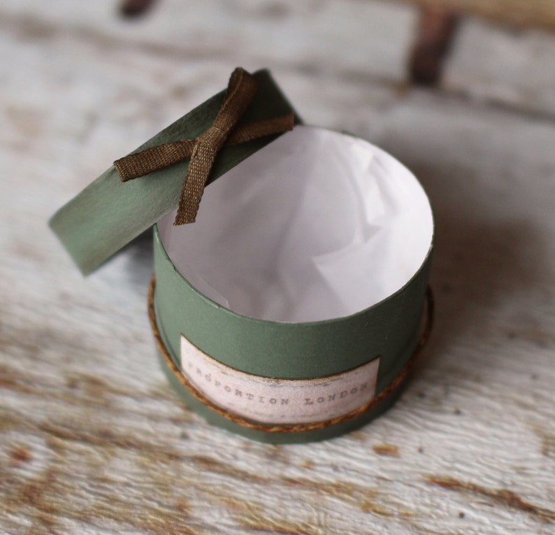 Dolls House Miniature Vintage Hat Box in Green 12th Scale - Etsy UK