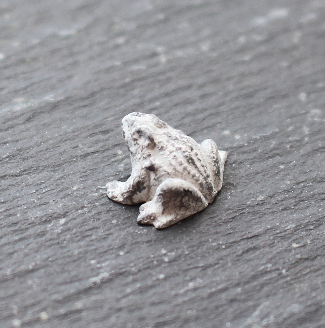 Dolls House Miniature Percy the Stone Frog - Etsy UK