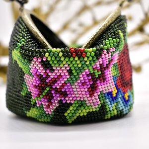 Step-by-step Bead Crochet Tutorial for Making a Beaded Coin Purse - Etsy