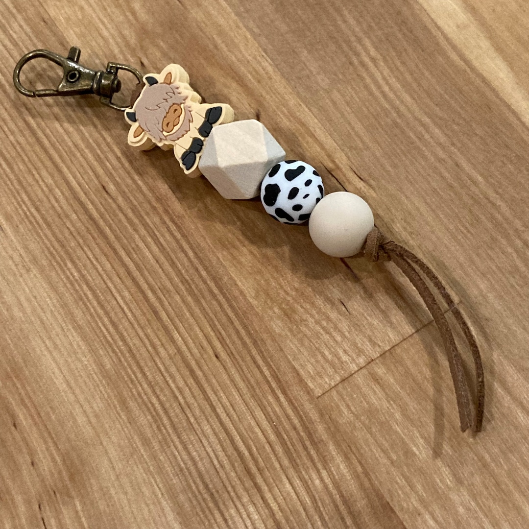 Highland Cow Keychain | Cow Keychain | Boho, Teacher Keychain, Farm ...