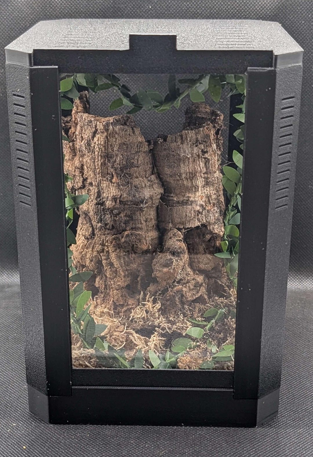 Arboreal Tarantula Enclosure – 3D Printed Acrylic Habitat for Jumping ...