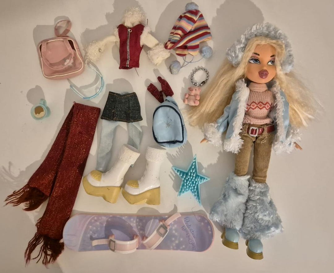 Bratz Winter Wonderland Cloe With Original Clothes and Items MGA ...
