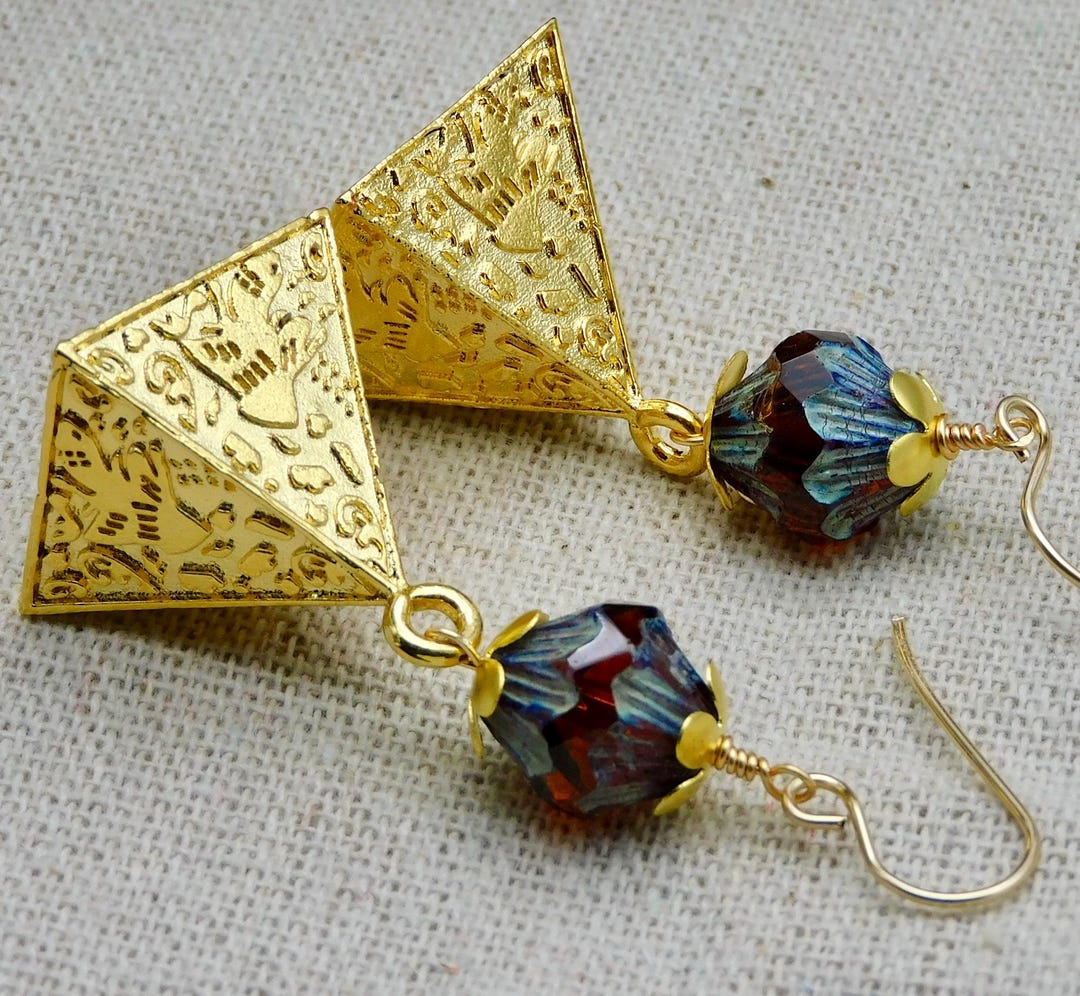 EGYPTIAN PYRAMIDS 24KT GP Egyptian Pyramid Charms Fancy Czech Bicone ...