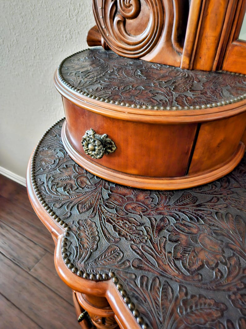 Beautiful Vanity With Mirror - (FREE SHIPPING Within Continental USA ...