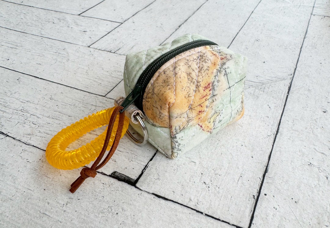 Small Boxy Bag Earbud Keychain Small Coin Purse - Etsy