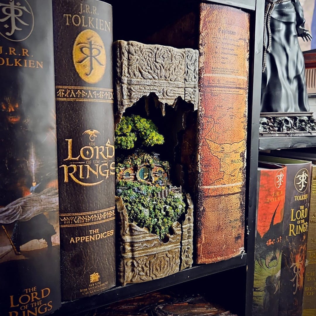 Hobbit House Book Nook, Lord of the Rings Decor, Bag End Diorama ...
