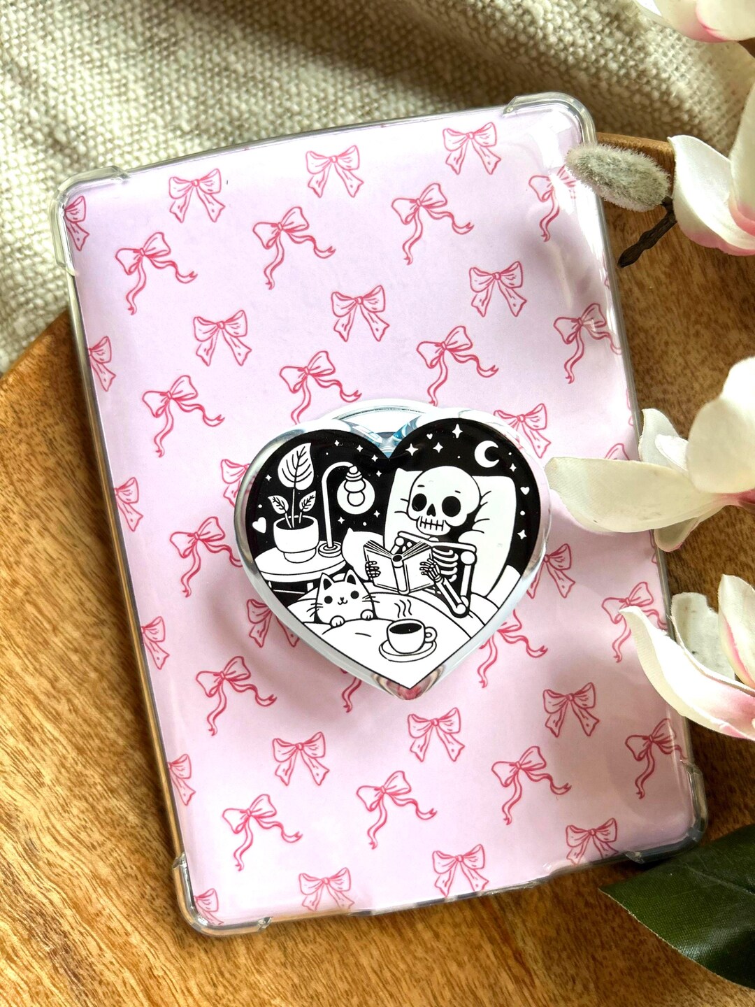 Cute Skeleton Reading Kindle Grip Bookish, Phone Trendy Cute Aesthetic ...