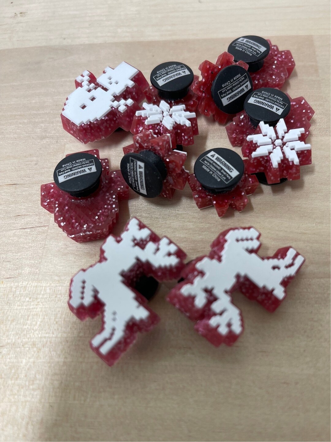 Crocs Christmas Charms Jibbitz Set of 12 Red and White Snowflakes ...