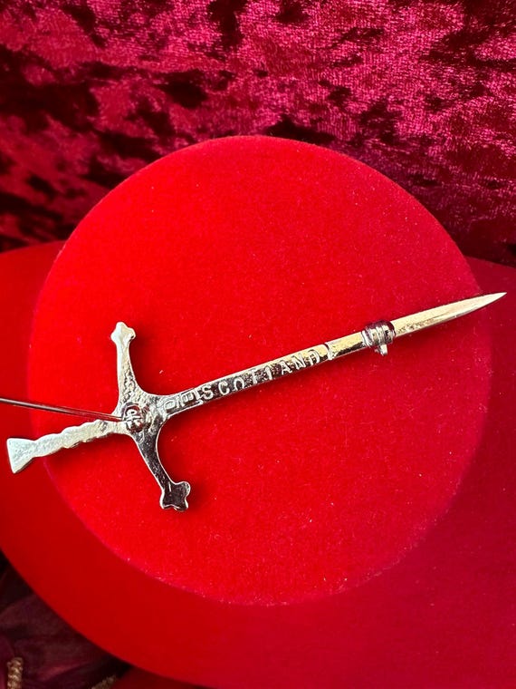 vintage Scottish sword dagger kilt pin, collectible s… - Gem