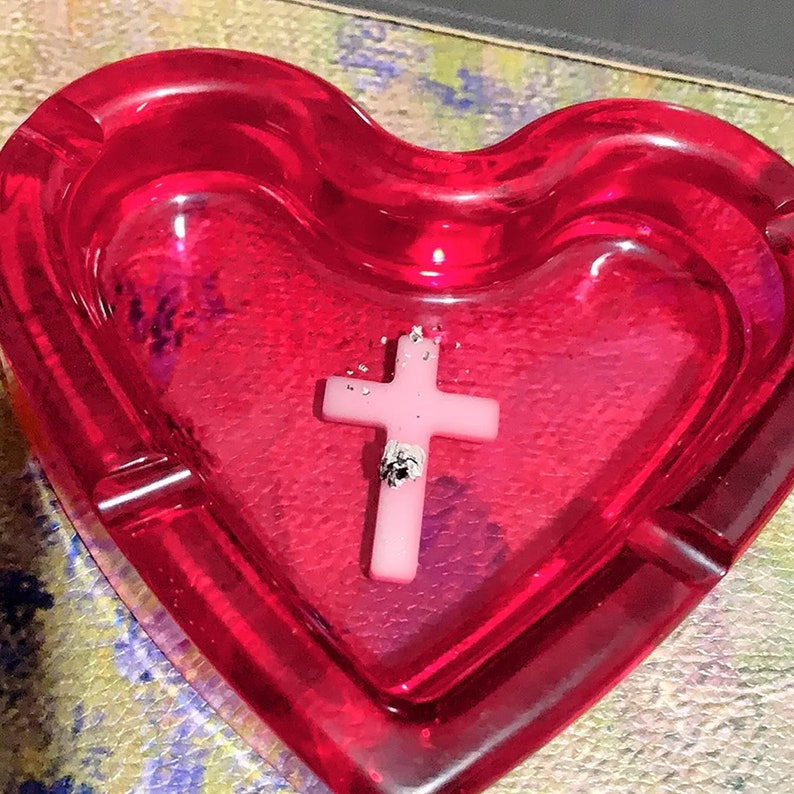 Bright Pink Love Ashtray, Unusual Resin Heart-shaped Ashtray, Ornament ...