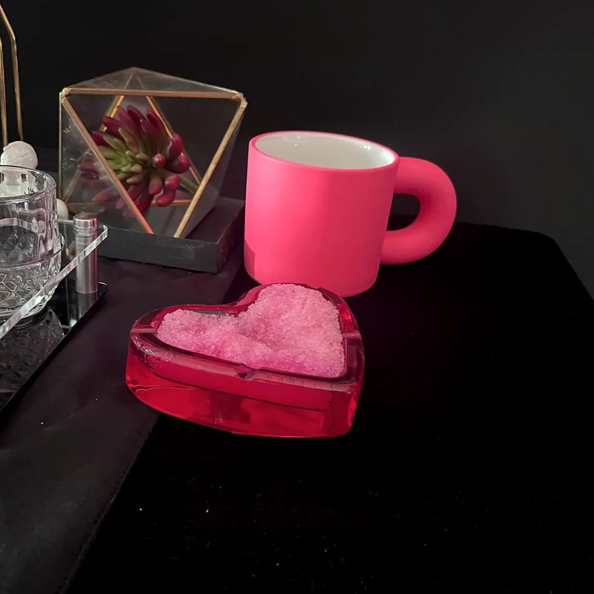 Bright Pink Love Ashtray, Unusual Resin Heart-shaped Ashtray, Ornament ...