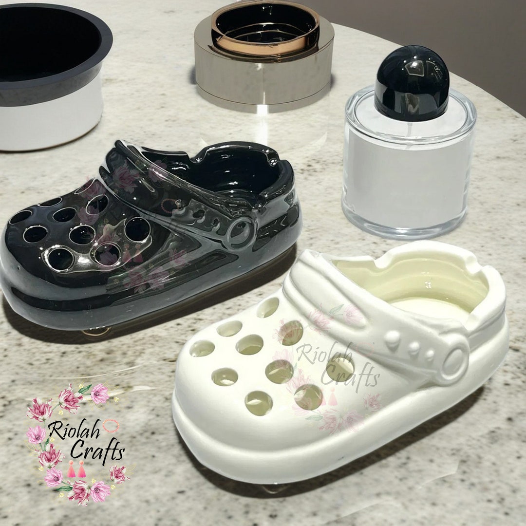 Creative Ceramic Clog-shaped Ashtrays Are Available in Black and White ...