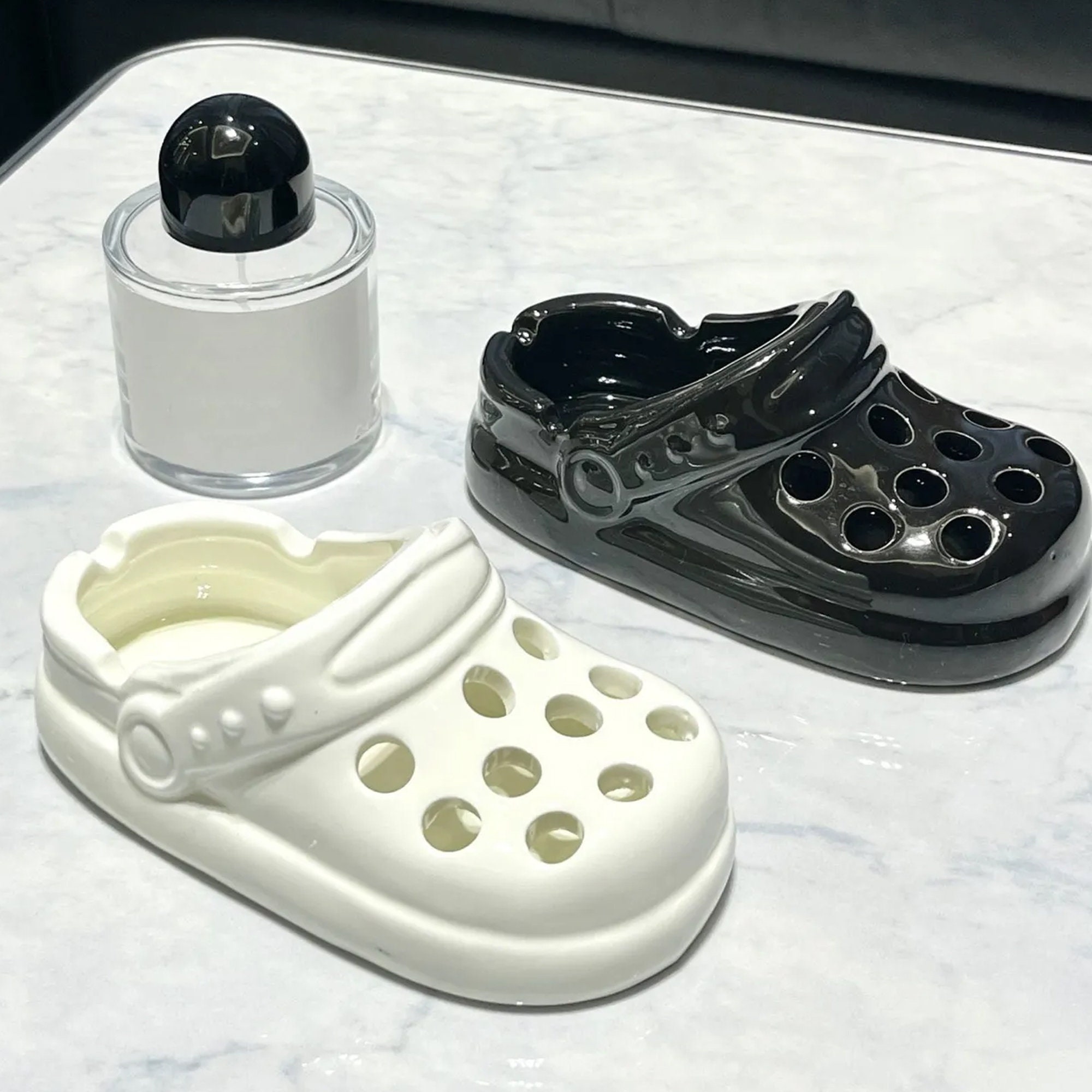 Creative Ceramic Clog-shaped Ashtrays Are Available in Black and White ...