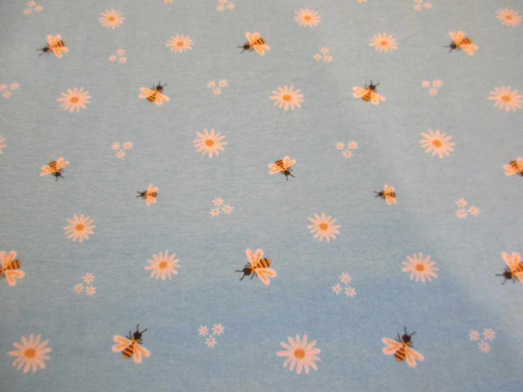 Bee and Daisy Super Snuggle Flannel Fabric - BTY Daisies and Flowers on ...