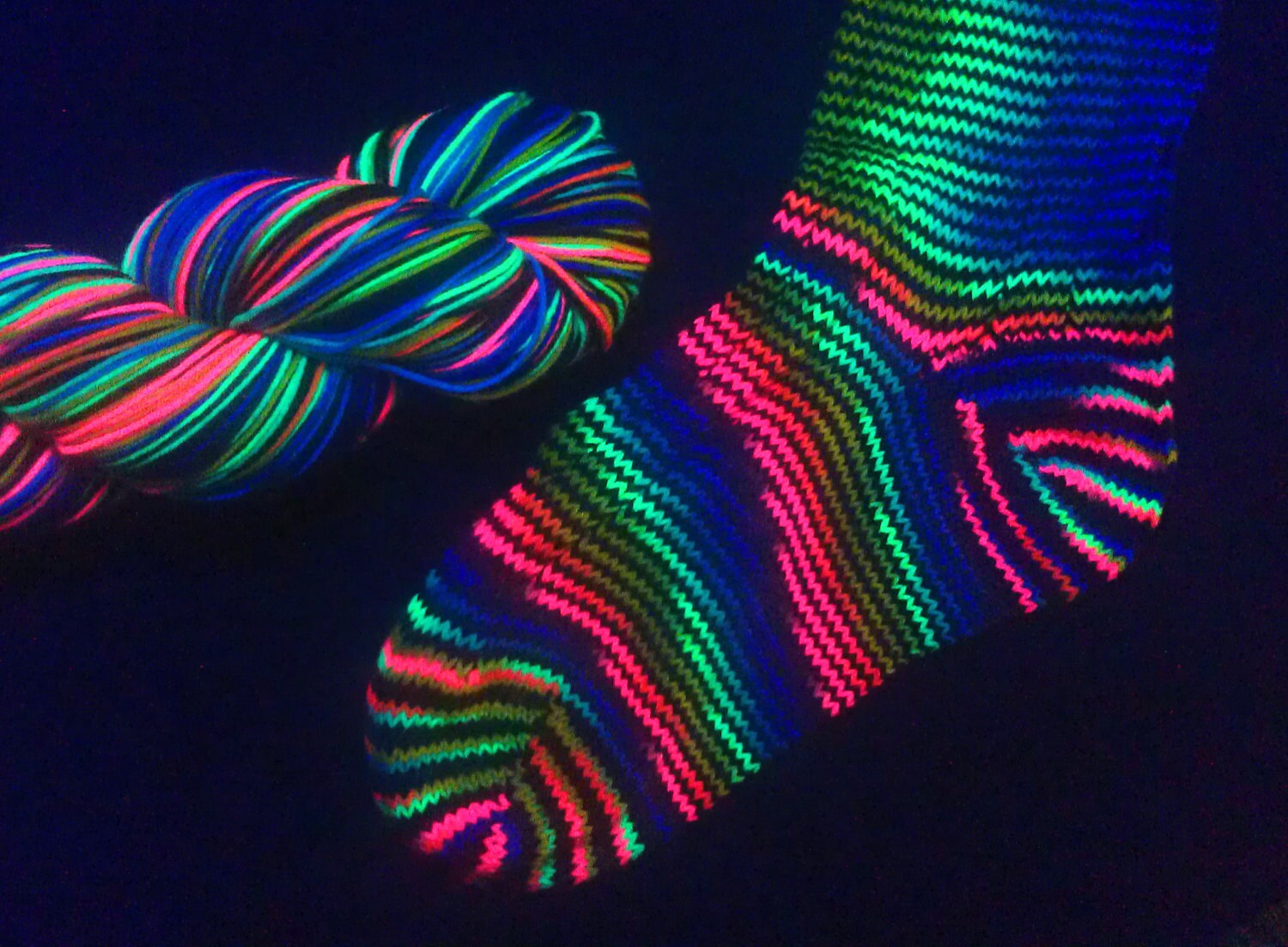 Hand Dyed Fluorescent Sock Yarn Superwash Merino Nylon Fingering NEON ...