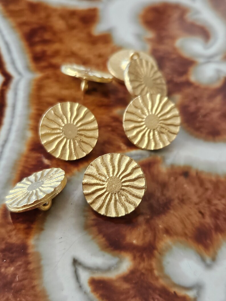 7 Vintage Gold Plated Buttons: Made in Italy, 15mm - Etsy