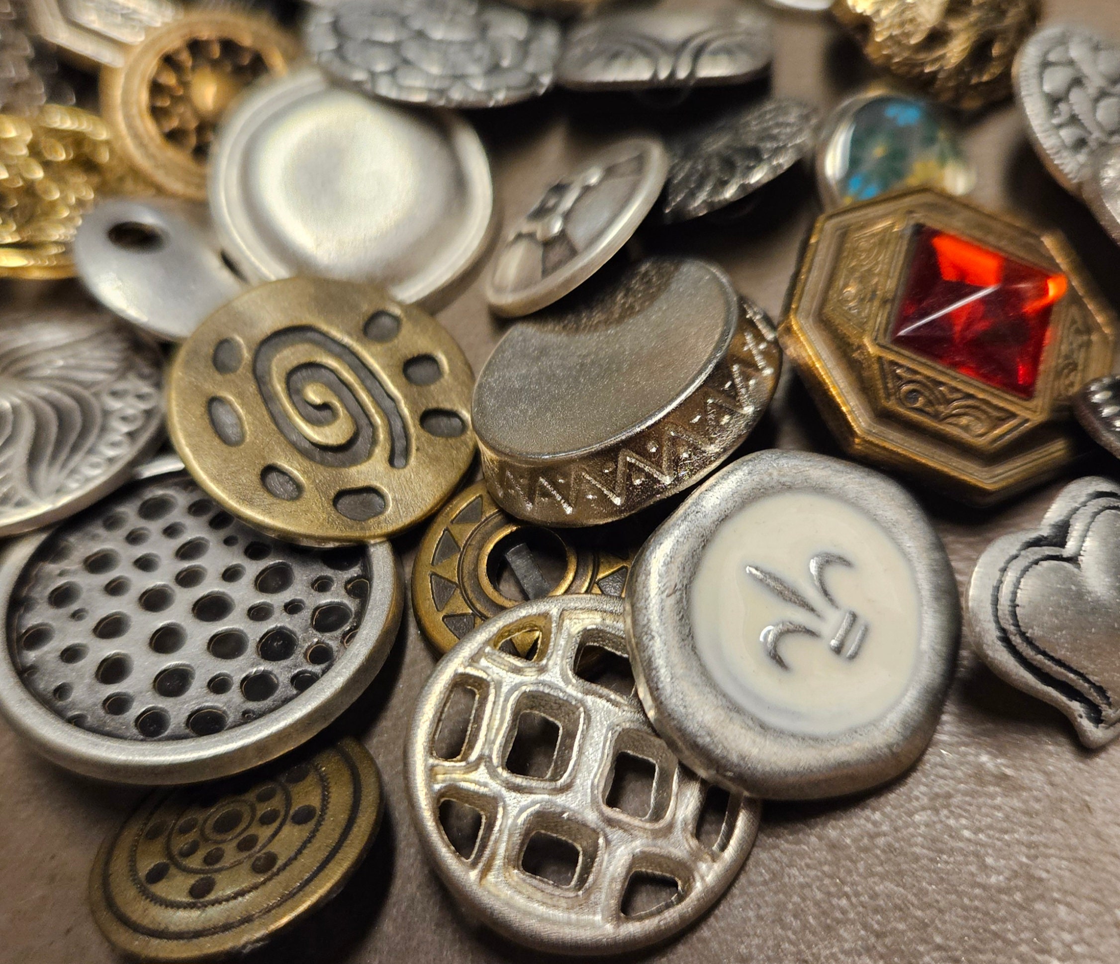20 Vintage Italian Buttons, Assortment of Silver, Bronze Colored ...