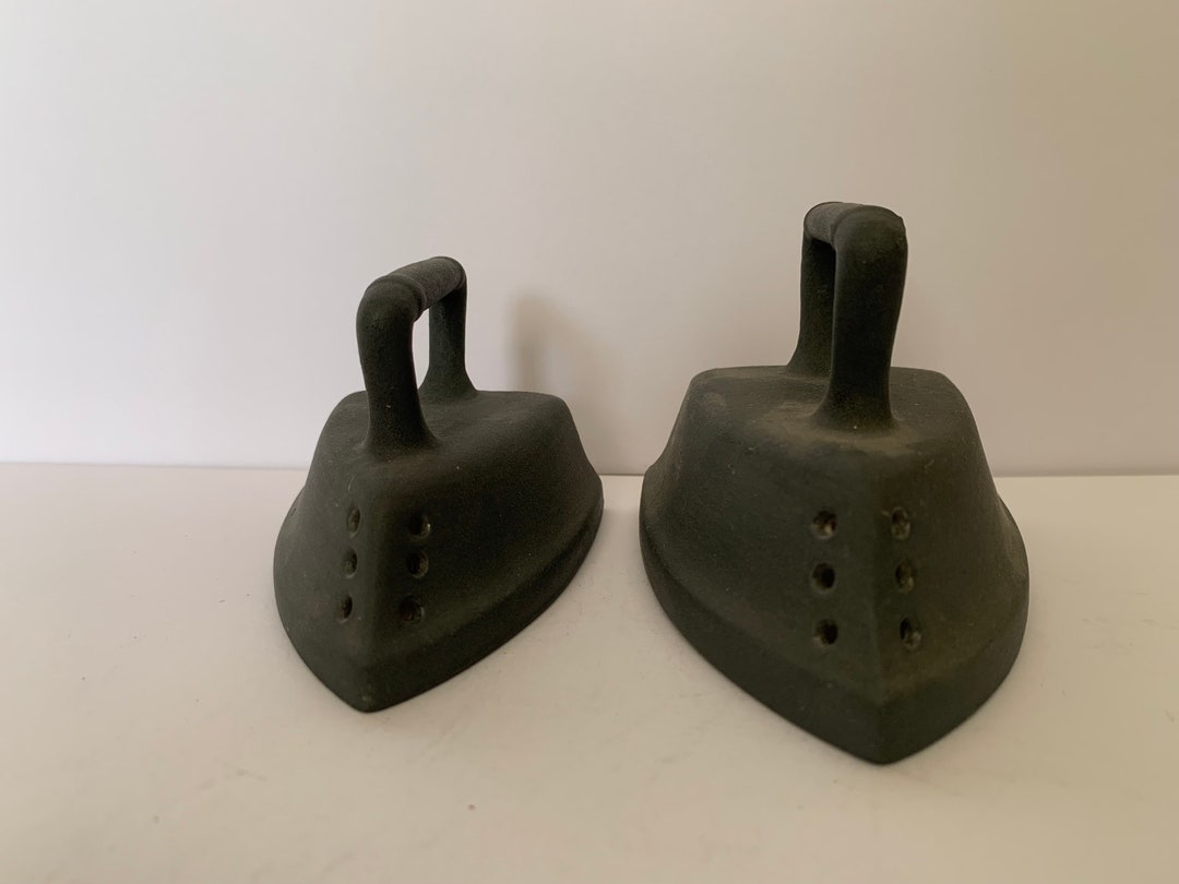 Vintage IRONS Salt and Pepper Shakers (before 1975) - Collectors Closet ...