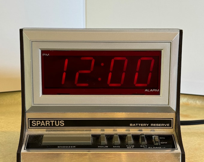 Vintage Spartus Corporation Model 1116 Digital Alarm Clock With Battery ...