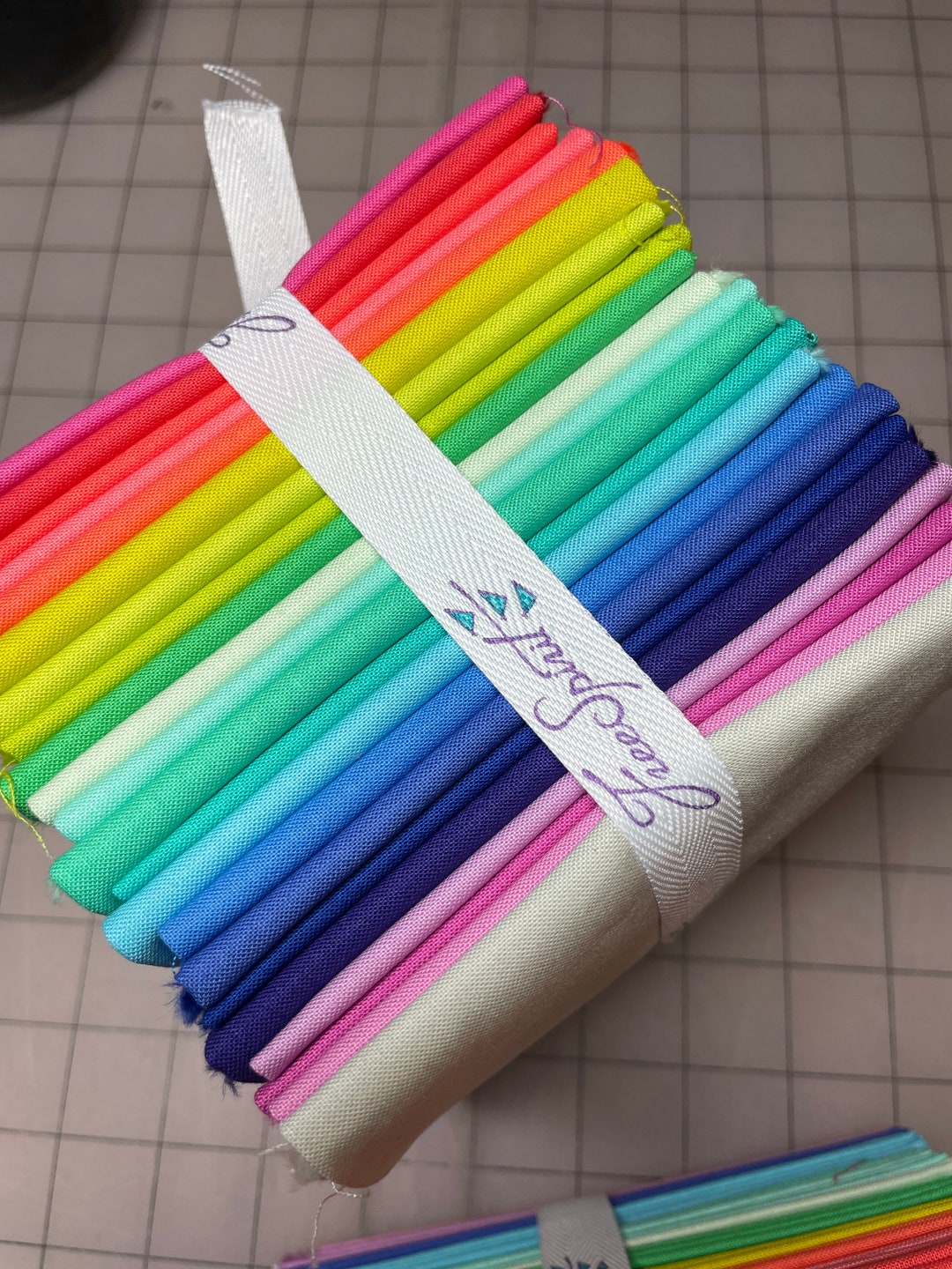 Tula Pink Designer Solids 22 Pc Fat Quarter Bundle in Dragon 100% ...