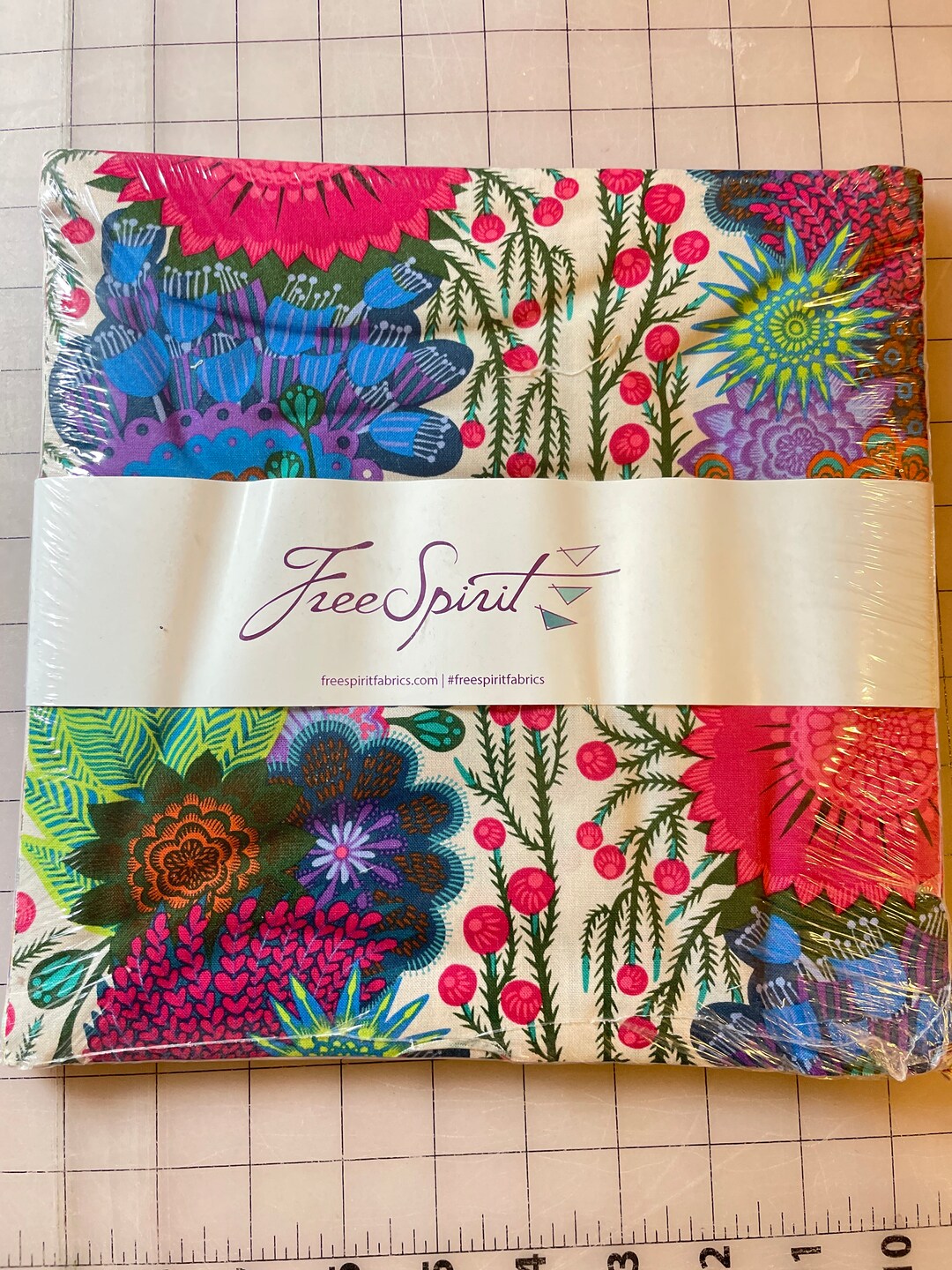 Anna Maria Horner Bright Eyes 10 Inch Charm Pack 42 Piece Cotton Quilting Patchwork Fabric - Etsy