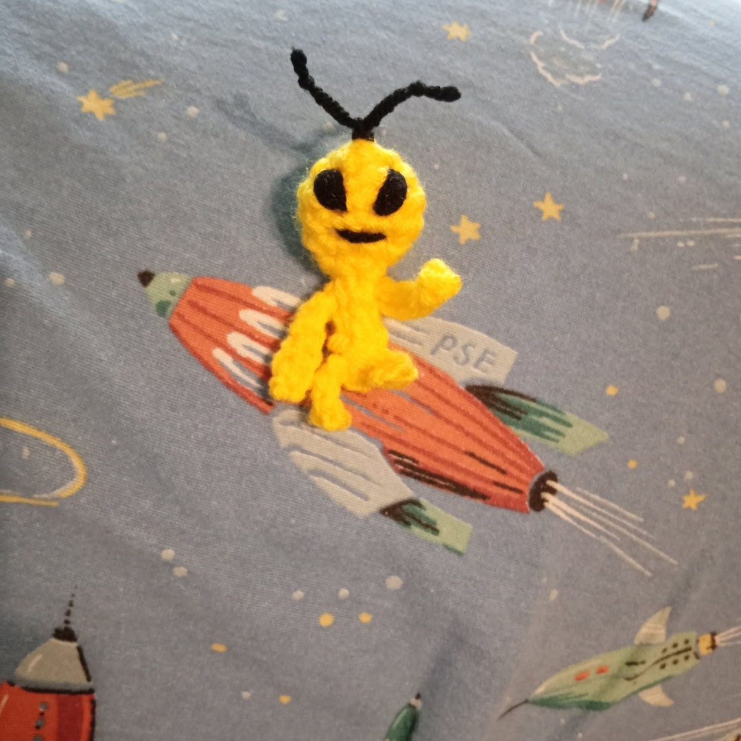 SPACE HOMIES, Yellow Crochet Alien, Lil Alien With Attitude - Etsy