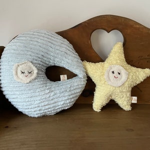 Plush Moon Pillow Toy Baby Child Eco Friendly Crescent Moon Sleepy Eyes ...