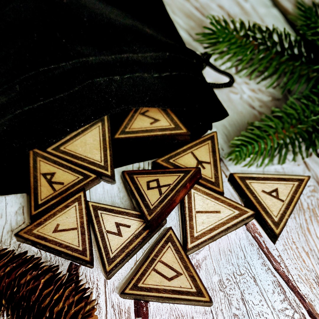 Norse Rune Set, Elder Futhark Runes, Pocket Rune Set, Triangle #runeset ...