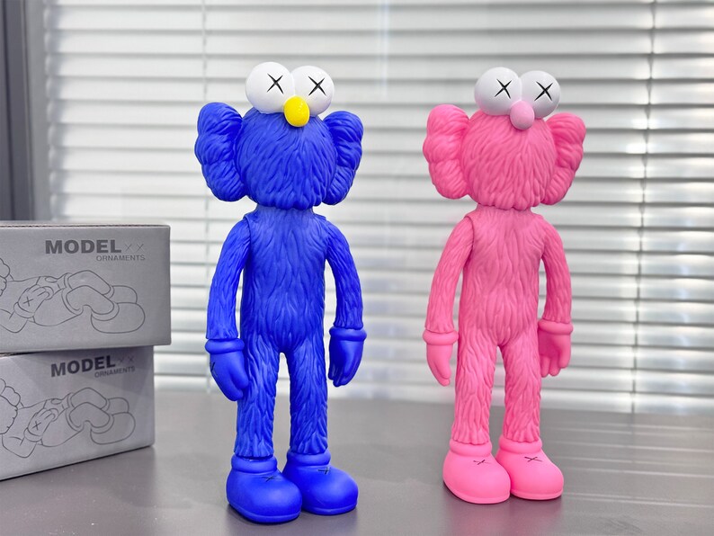 Pink Kaws Statue KAWS Collection Peripheral Decoration Extreme KAWS ...