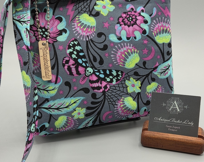 Tula Pink De La Luna Crossbody Bag: Venus Flytrap Goth Purse - Etsy