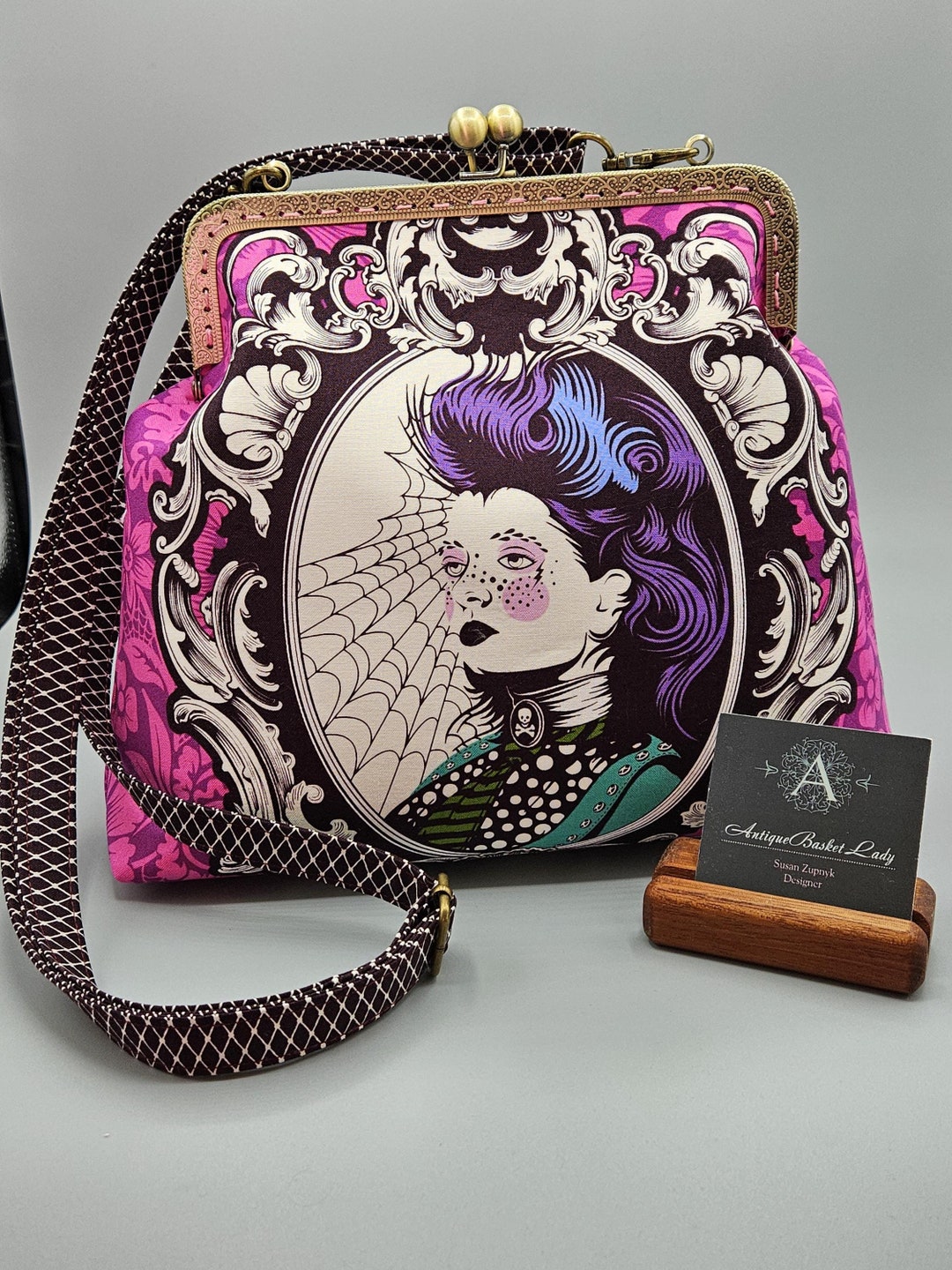 Night Shade Deja Vu Cameo Snap Lock Crossbody Bag, Nightshade Came ...