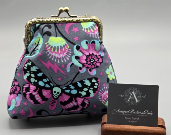 Tula Pink De La Luna Venus in Spirit Medium Kiss Lock Snap Coin Purse ...