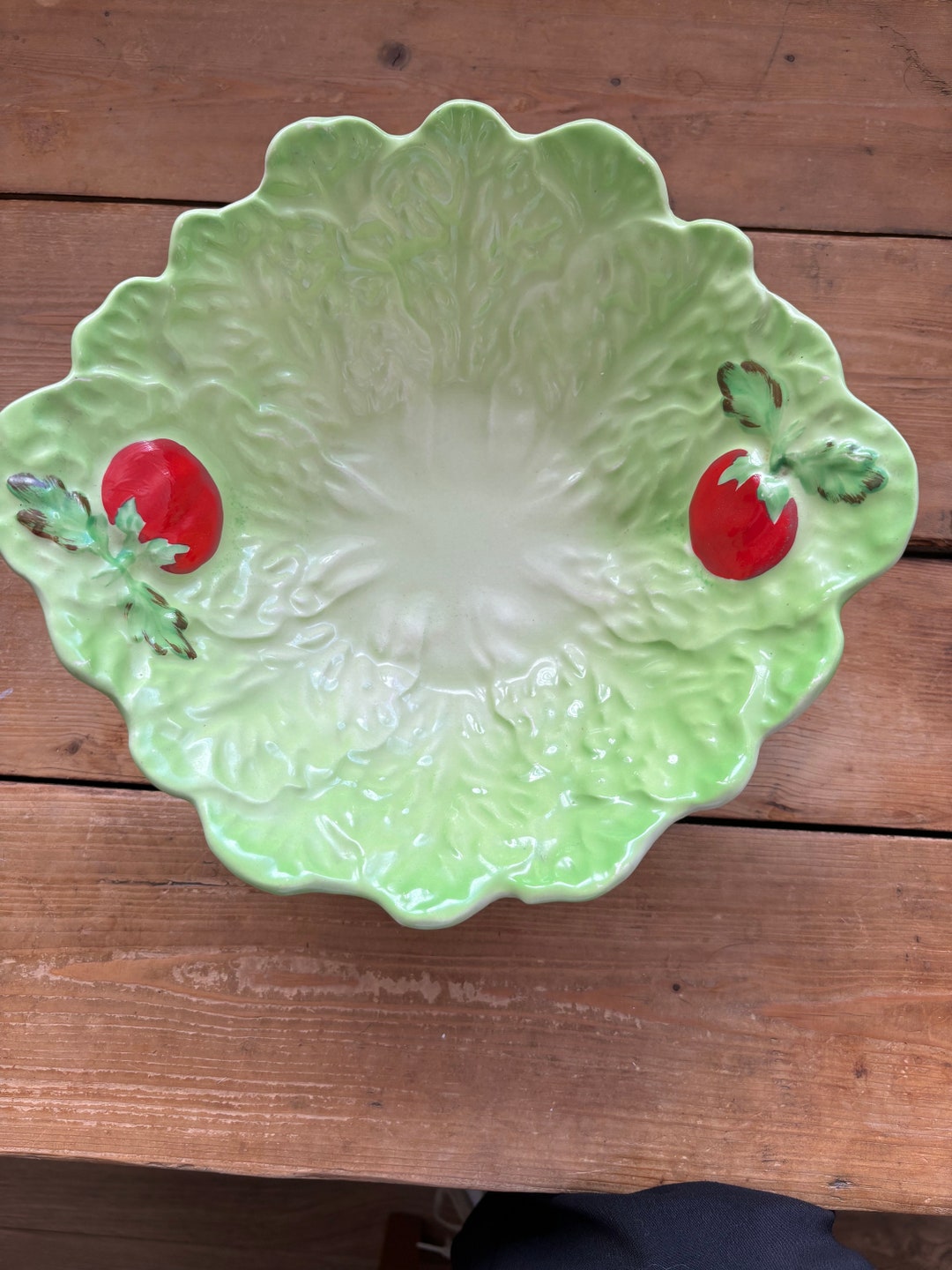 A Large Vintage Arthur Wood Lettuce Leaf and Tomato Bowl. Superb ...