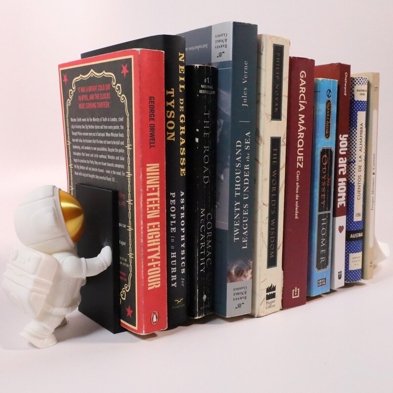 Space-themed Astronaut Bookends 3D Printed, Decorative and Functional ...