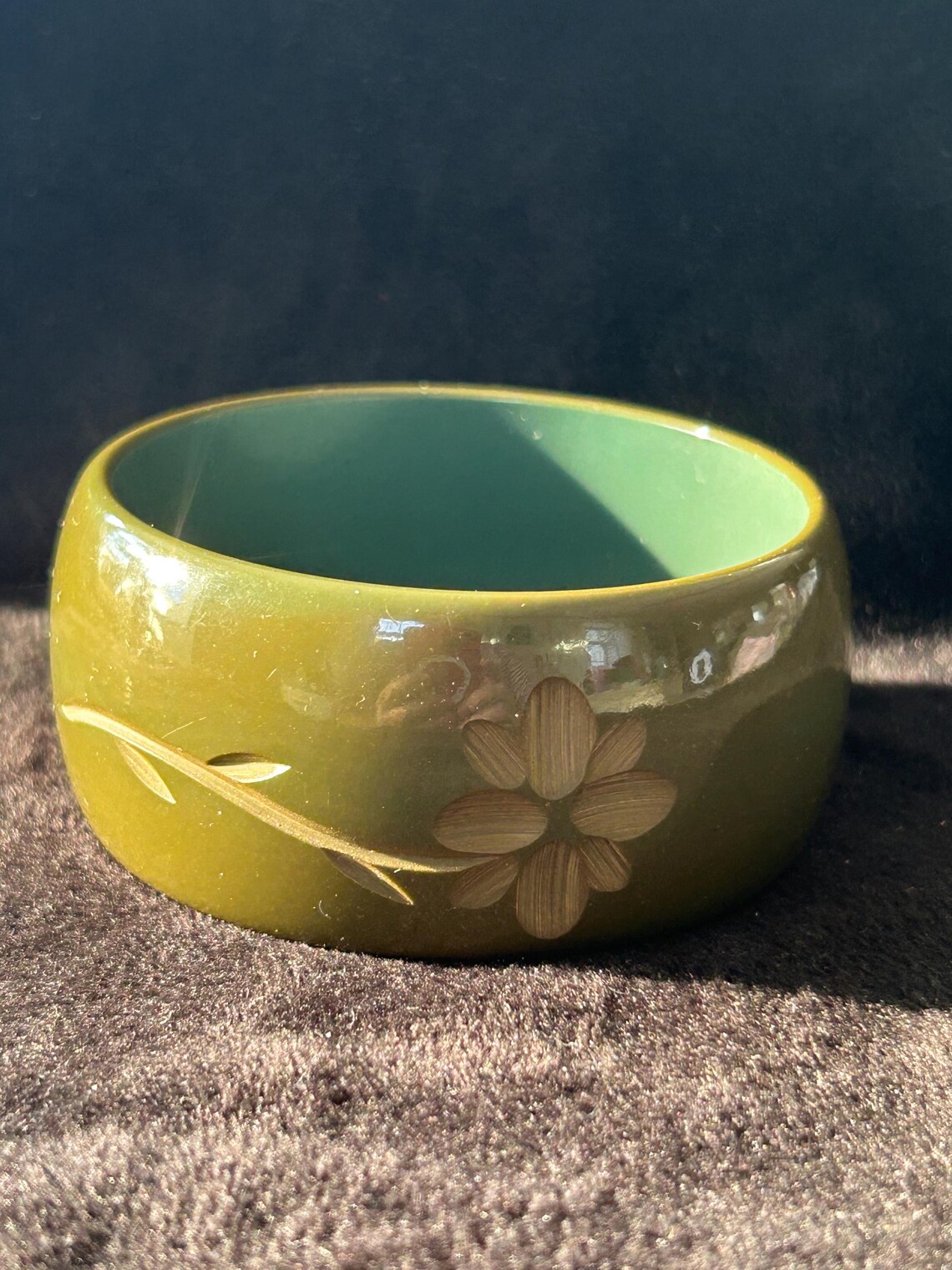 Vintage Carved Bakelite Bangle • Olive Green Daisy Floral Bracelet - Etsy