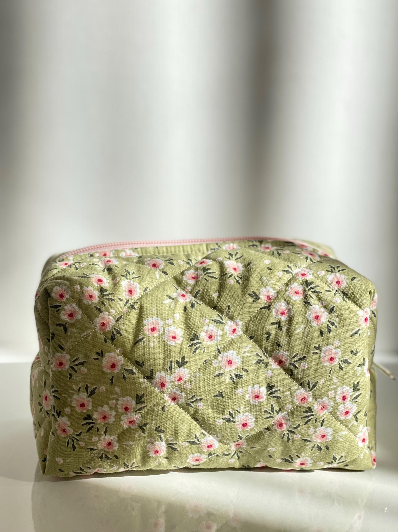 Green Floral Makeup Bag, Aesthetic Cosmetic Bag, Quilted Toiletry Case ...