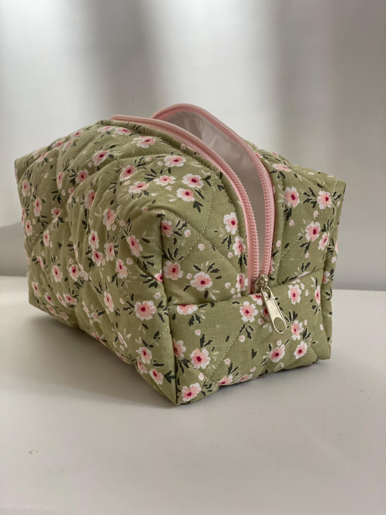 Green Floral Makeup Bag, Aesthetic Cosmetic Bag, Quilted Toiletry Case ...