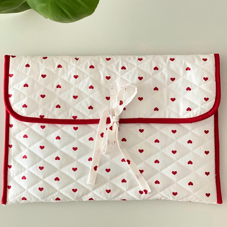 Quilted Laptop Sleeve – Cute Heart Pattern, Soft & Protective Case ...