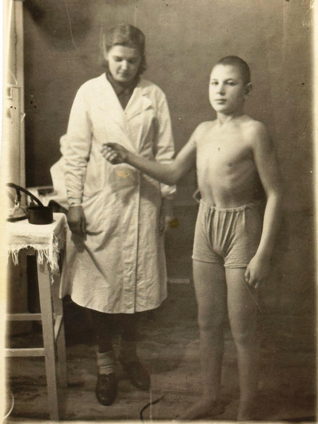 Children Photo 1940s Kids Little Boy Treatment Hospital Doctor Amateur ...