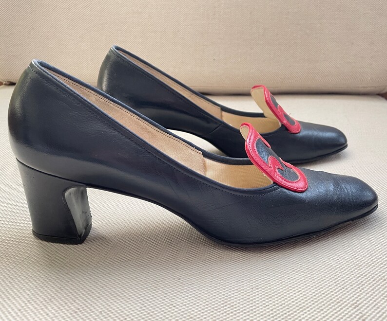 Vintage 1960s Mod Naturalizer Leather Pumps in Navy and Red size 5.5B ...