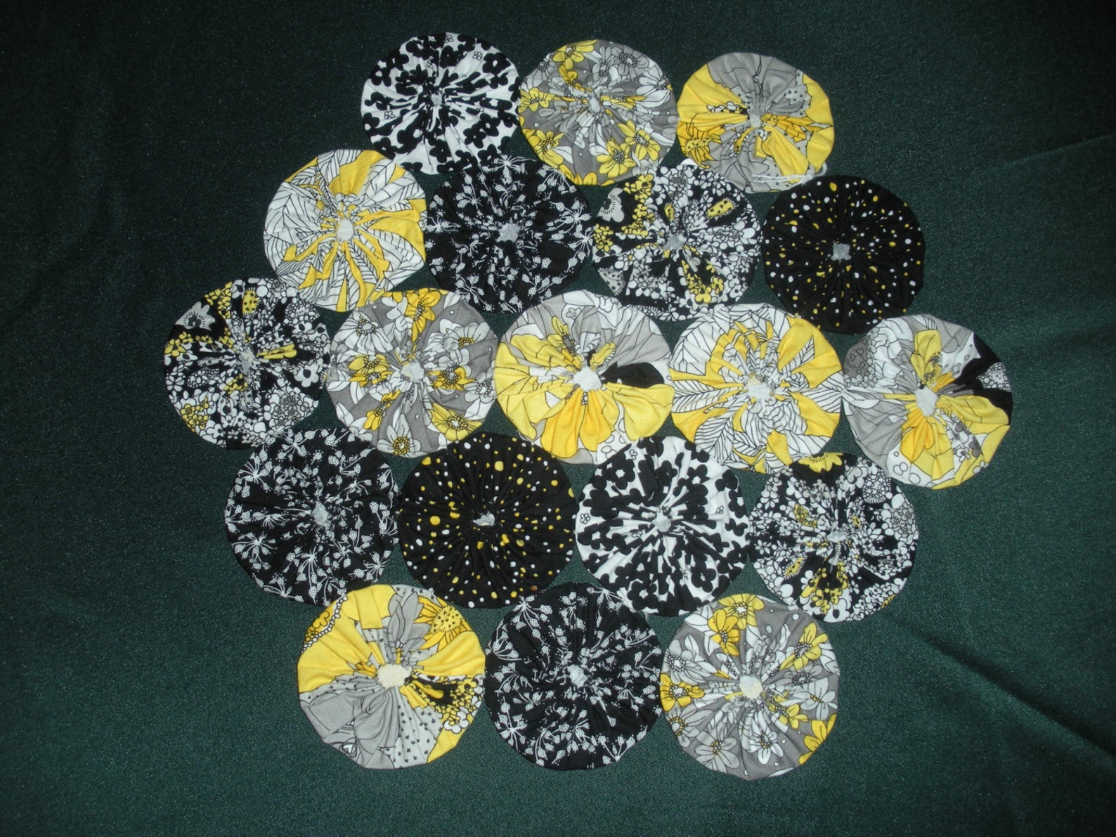 Yo-yo Table Mat in Black, White, and Yellow - Etsy