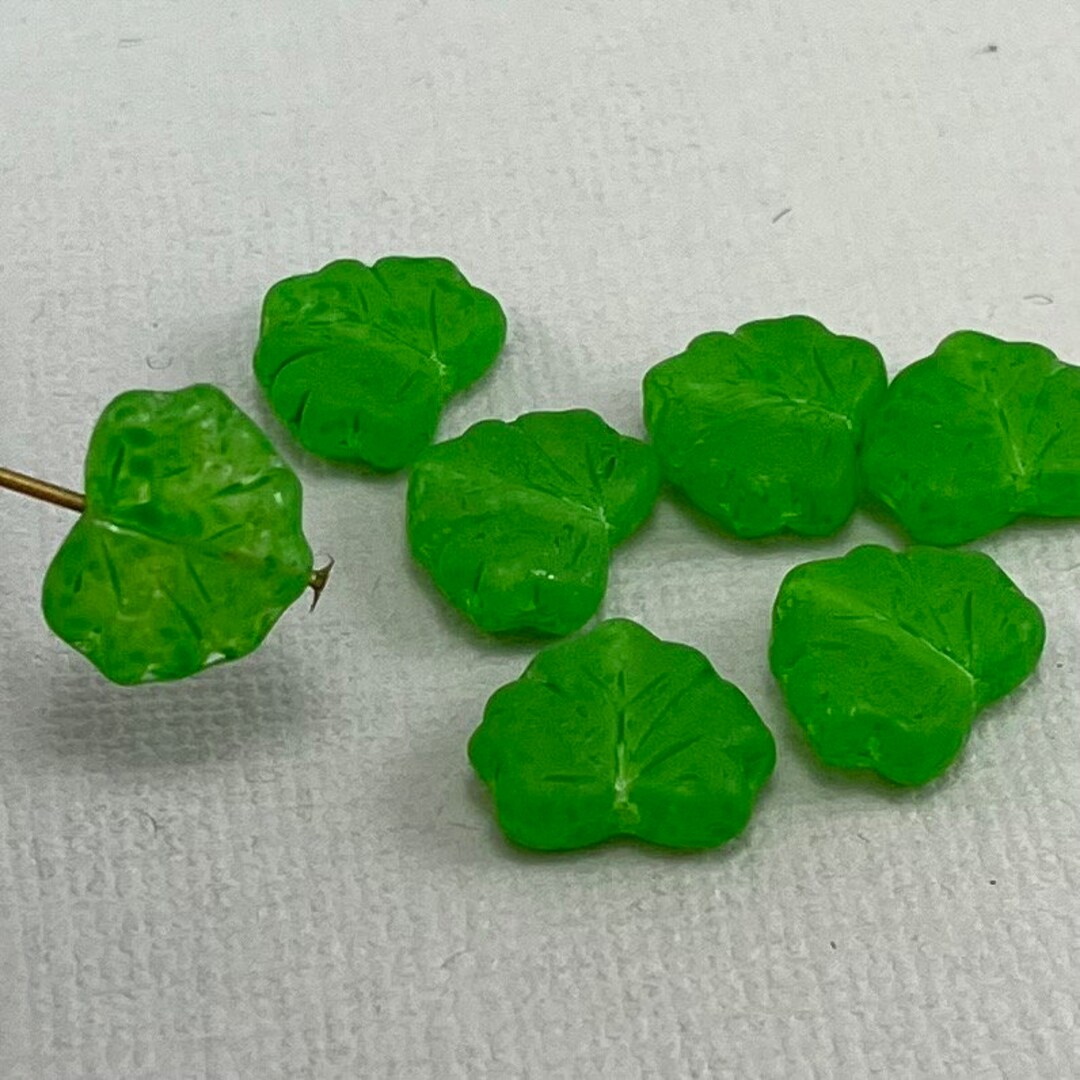 Matte, Kelly Green Czech Glass Maple Leaf Beads, Lava Finish - 13mm X ...