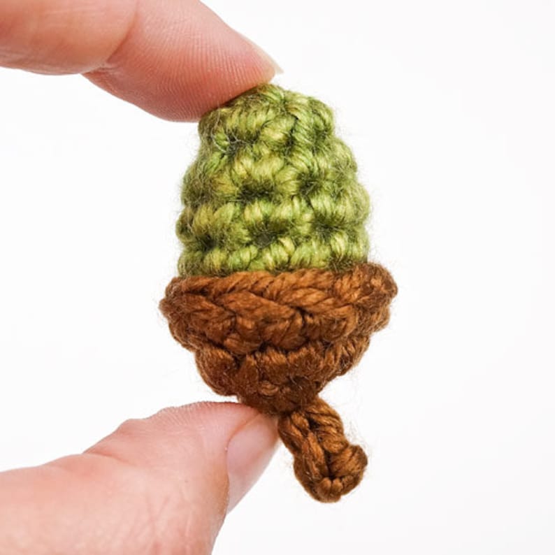 Oak Leaf Collection & Life-sized Acorn - Two Realistic Oak Leaves Plus ...