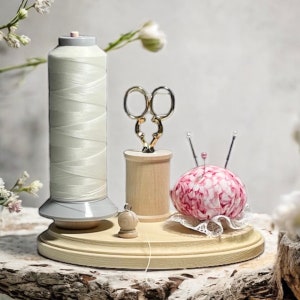 Single Thread Holder Red Floral, Seamstress Gift, Spool Holder With ...